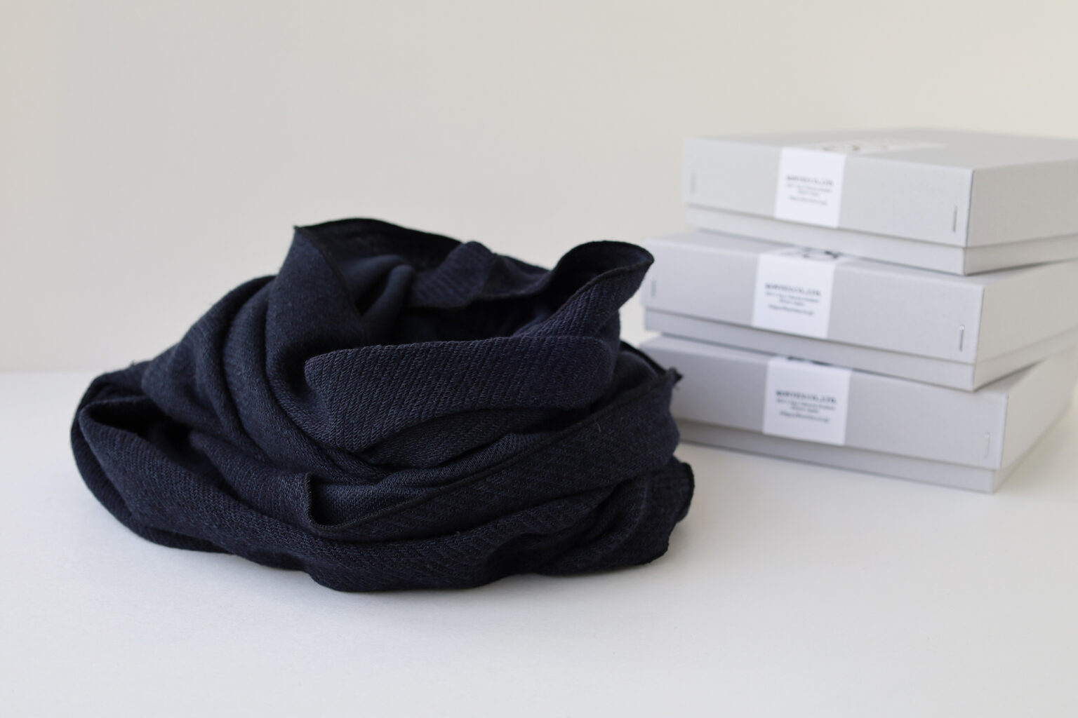 シンプルだから長く使える。KontexのTSUTSUウールスヌード | 新潟県新潟市[住まいと暮らしの総合商社]株式会社 佐藤商会